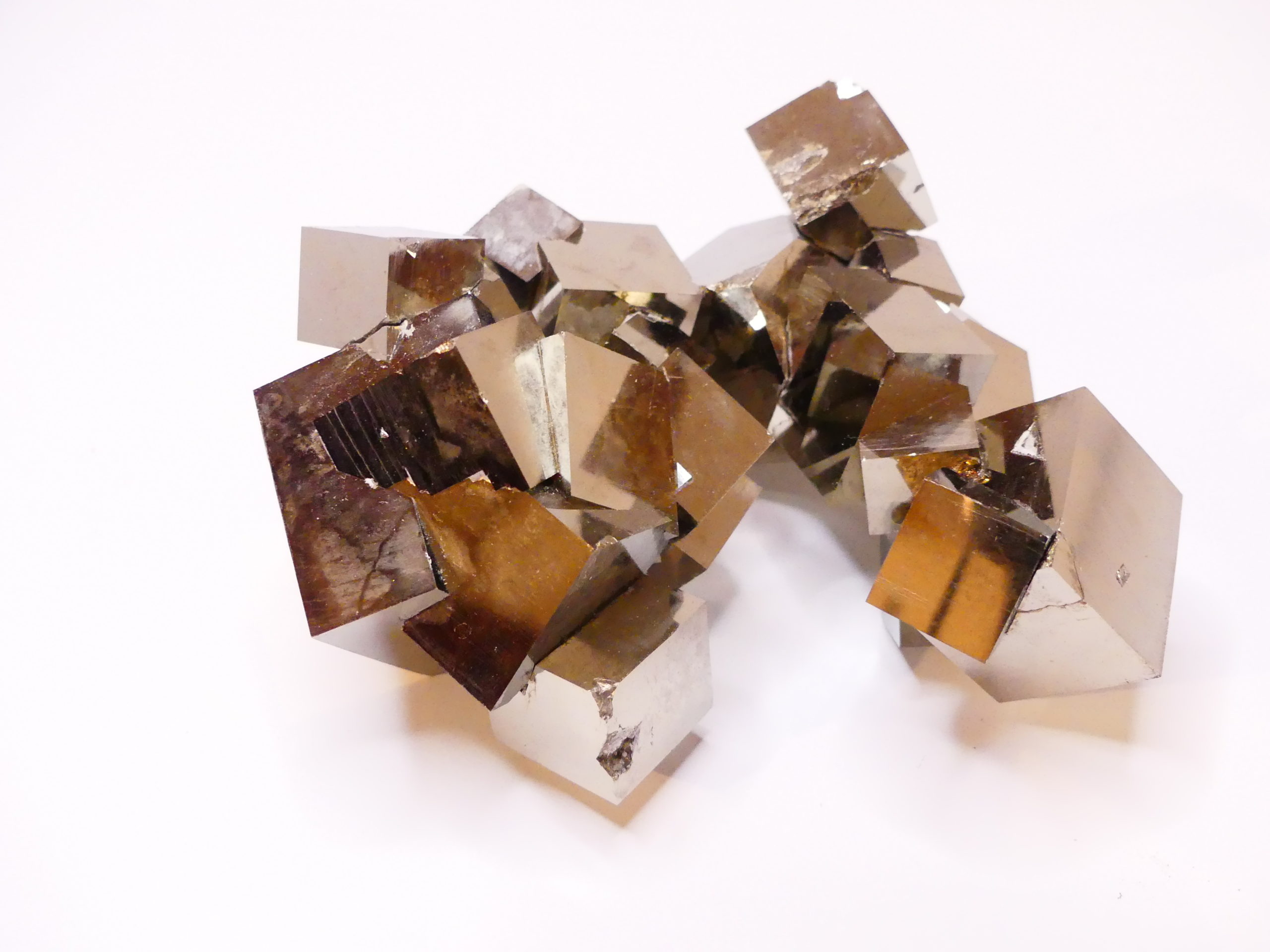 La pyrite ou l’or des fous | Structure, Origine, Vertus et bienfaits en ...